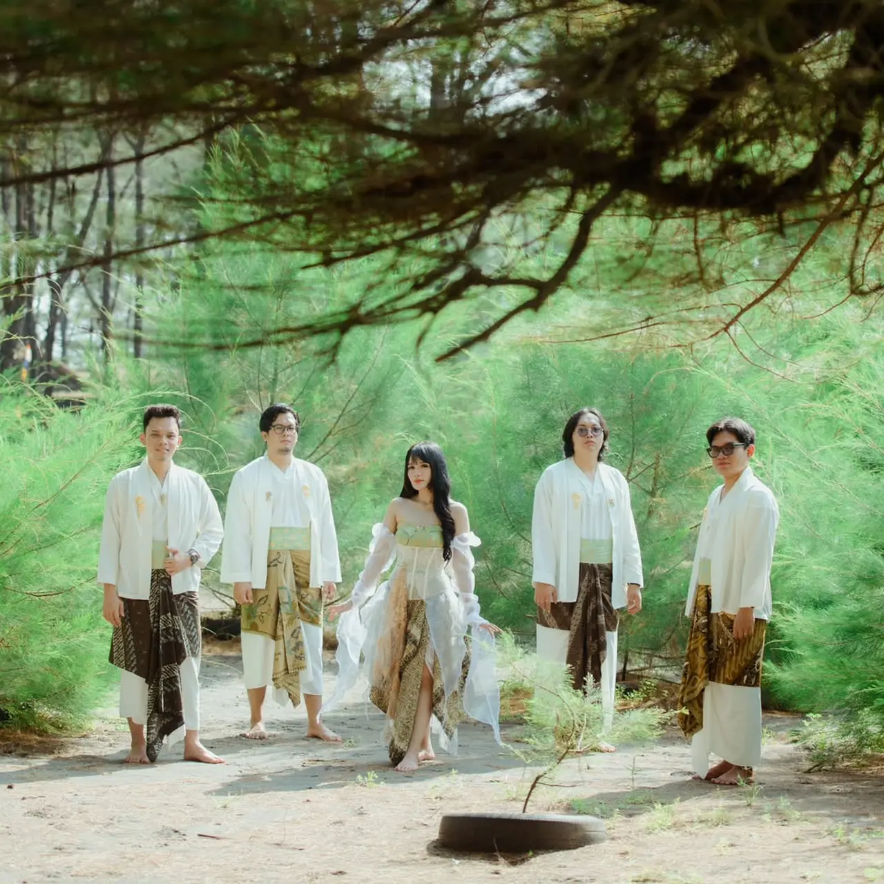 4 Potret Fanny Soegi dalam Penampilan Terbaru, Memesona Dijuluki ...