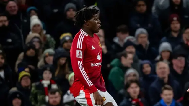 Patrick Dorgu Resmi Ganti Nama di Jersey MU - Inggris Bola.com