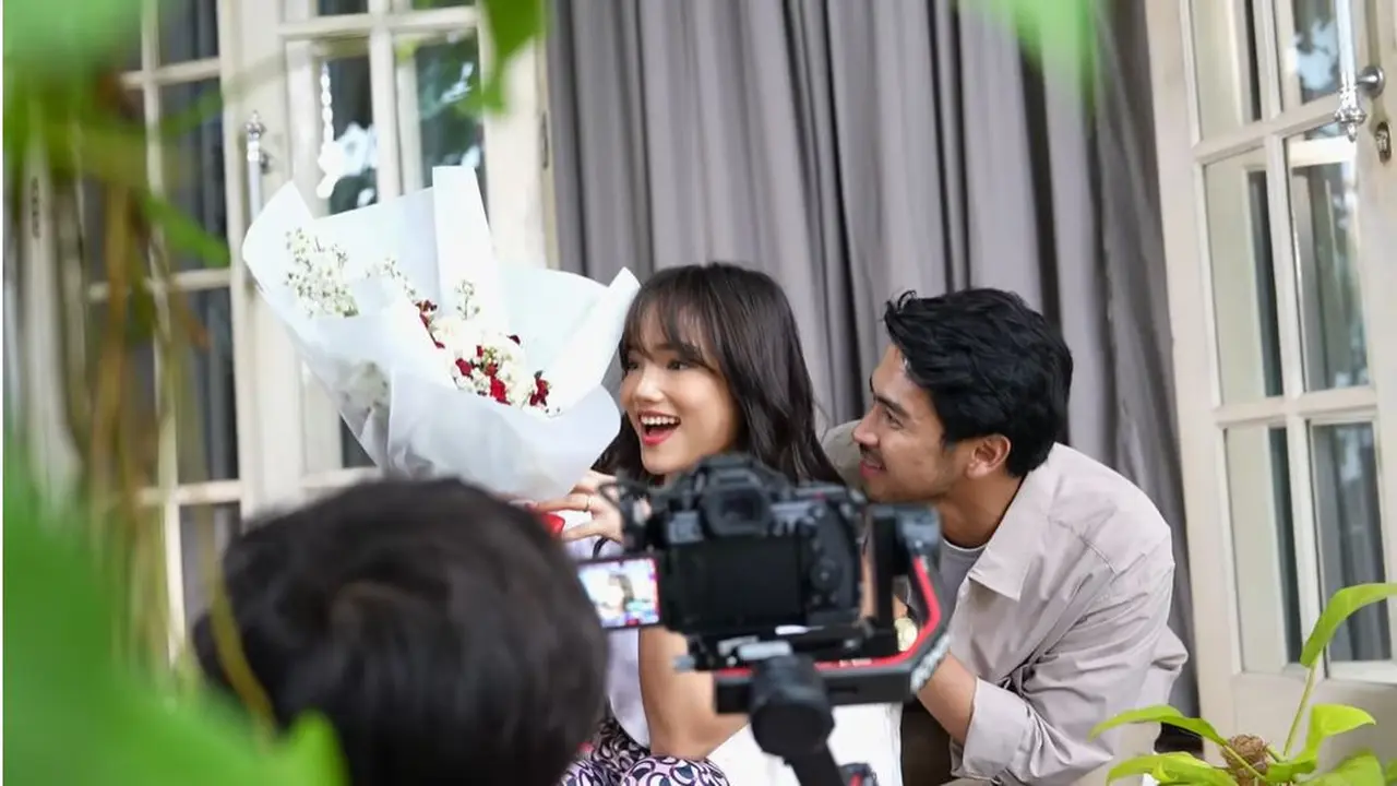 6 Potret Fuji di Behind The Scene Video Klip 'Karma', Akting Nangis Tuai Pujian - Hot Liputan6.com