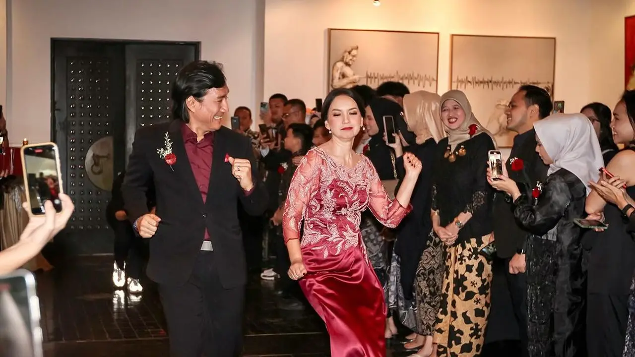 6 Potret Ira Wibowo dan Katon Bagaskara di Pernikahan Chika Bagaskara, Tetap Rukun - Hot ...