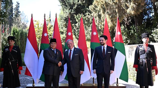 Momen Presiden Prabowo Tiba di Istana Basman Yordania, Disambut ...
