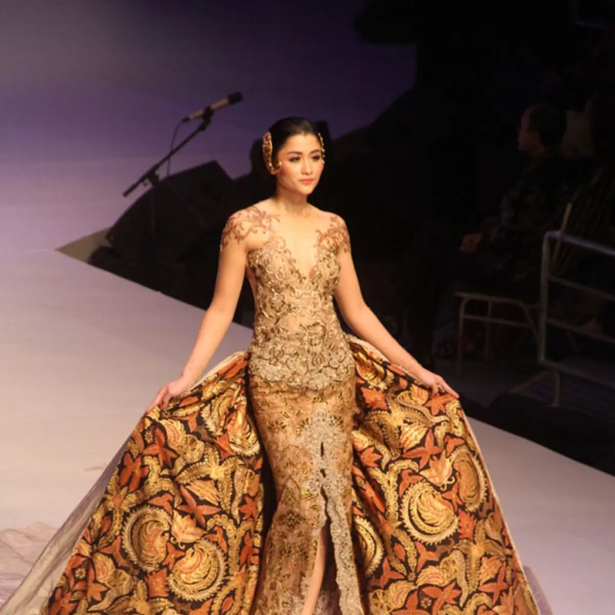 Kebaya Wisuda Anne Avantie