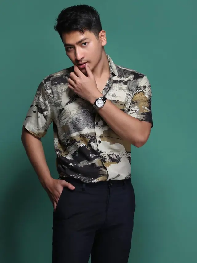 Influencer Maulana Teguh Jadi Model Fashion, Spill 3 Warna Favorit dan ...