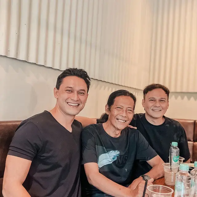 6 Potret Kebersamaan Indra Bruggman dan Ivan Ray, Pernah Main di Jinny ...