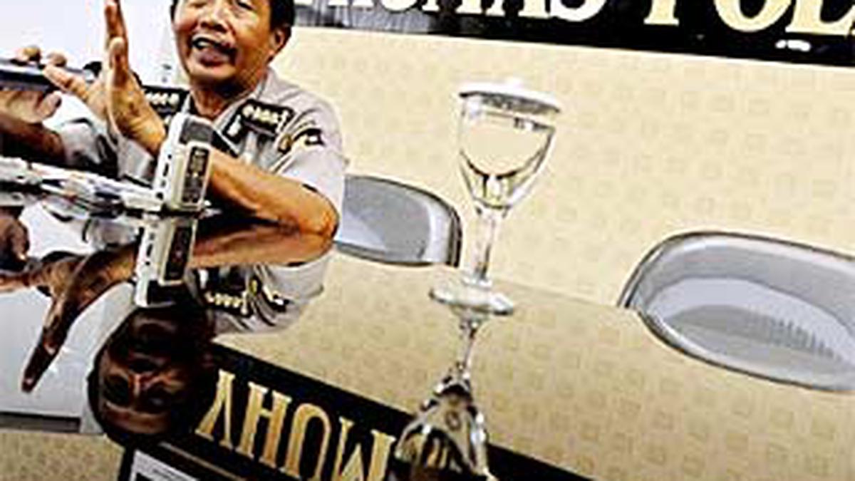 Menulis Opini, Kombes Daud Sihombing Ditegur