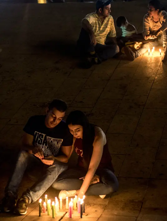 FOTO: Warga Kolombia Rayakan Hari Lilin Kecil - Foto Liputan6.com