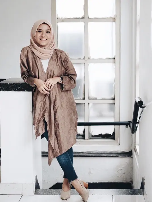 Enno Lerian, Mantan Penyanyi Cilik yang Kini Jadi Mama Muda Berhijab ...