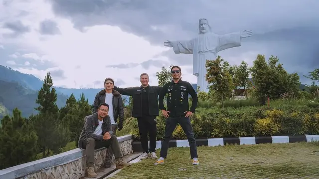 6 Potret Raffi Ahmad, Gading Marten, Desta dan Ariel Noah di Danau Toba ...