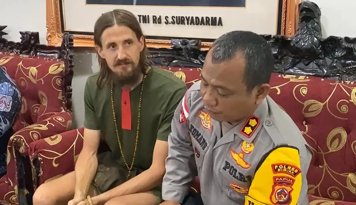 Disandera 1,5 Tahun, Pilot Susi AIr Kapten Philip Mark Marthens ...