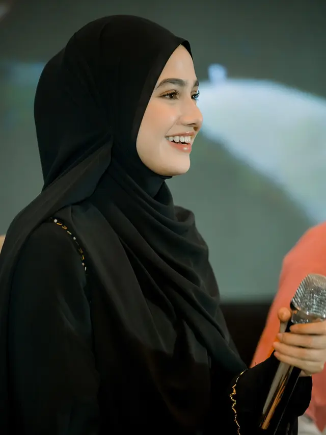 Tampil Berhijab, Ini 7 Potret Syifa Hadju di Acara Kajian yang Sempat Bikin Pangling - Hot ...