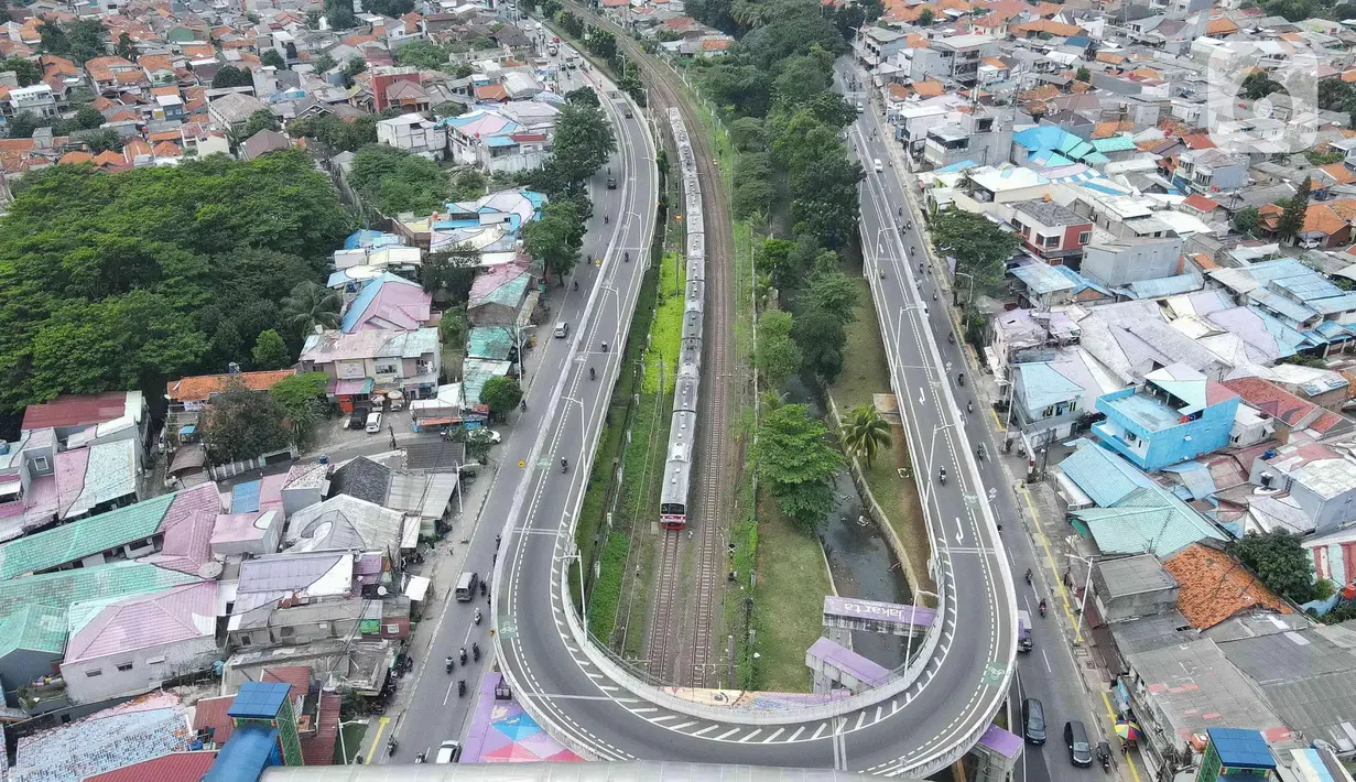 Penampakan Mural di Atap Rumah Sekitar Flyover Lenteng Agung yang ...