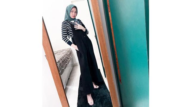 6 Potret Indah Ningtyas Istri Komika Rigen yang Jarang Tersorot ...
