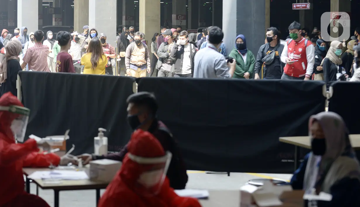 FOTO: Ratusan Pegawai Aeon Mall Jalani Rapid Test Massal - Foto ...