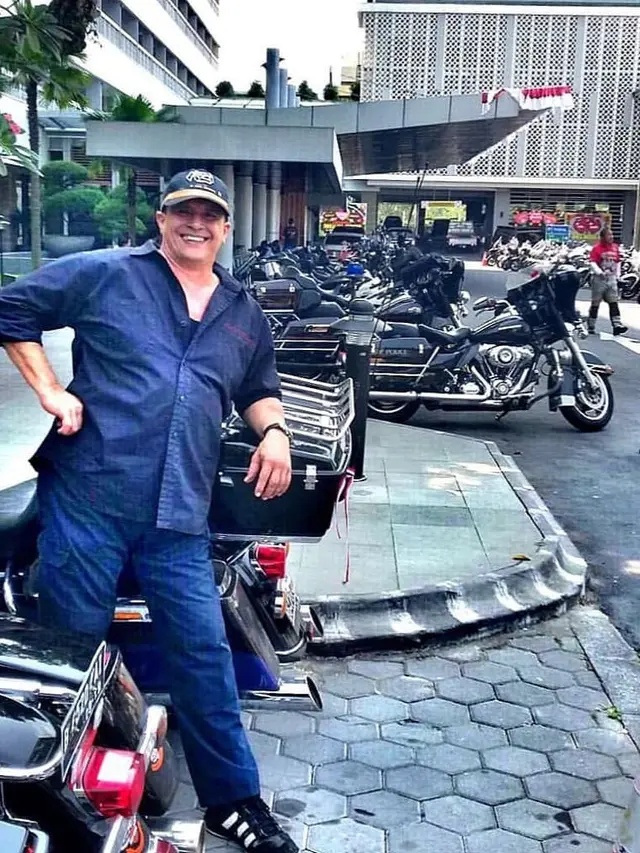 Genap 66 Tahun, Ini 6 Potret Transformasi Barry Prima yang Masih Aktif ...