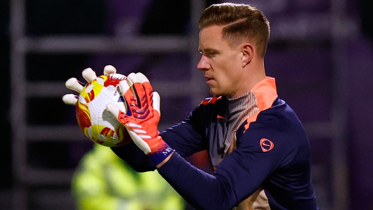 Kiper Barcelona Diminati Serius oleh Raksasa Belanda