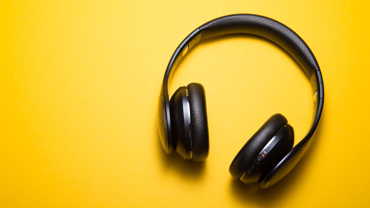 Ngeri, Wanita Ini Kehilangan Pendengaran karena Pakai Headphone Setiap ...