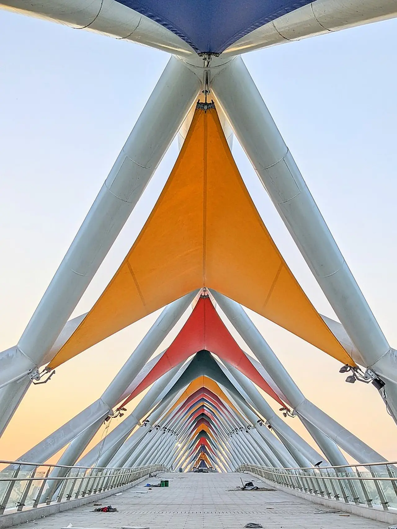 Komposisi Simetris adalah Sisi Kanan dan Kiri Sama, Ketahui Tujuan dan ...