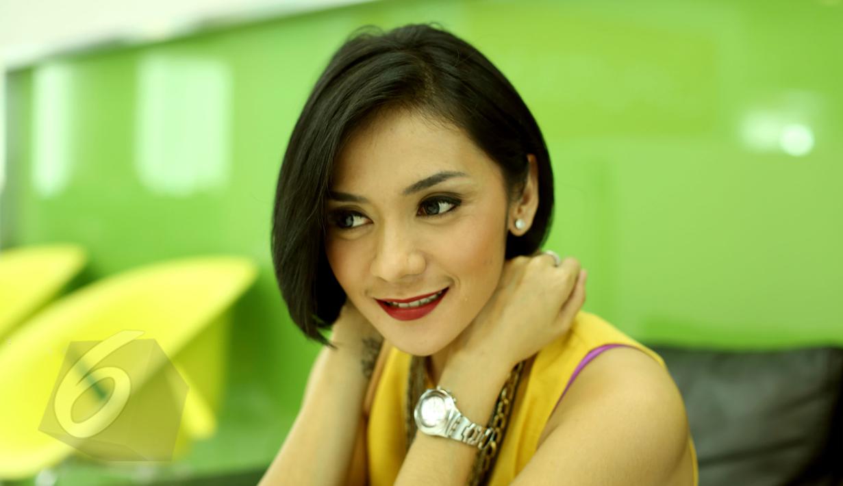 Enno Lerian, Mantan Penyanyi Cilik yang Kini Menjadi Hot Mama - Foto ...
