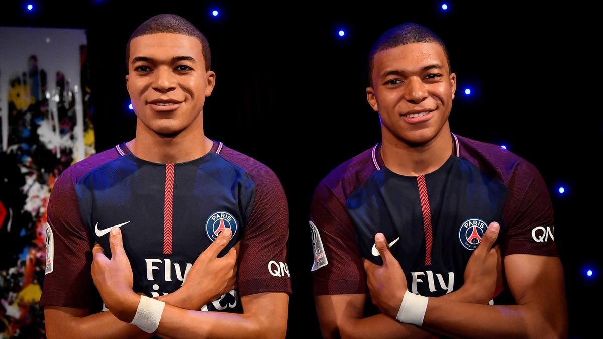 FOTO: Kylian Mbappe Jadi Koleksi Termuda di Museum Bersejarah Prancis - Dunia Bola.com