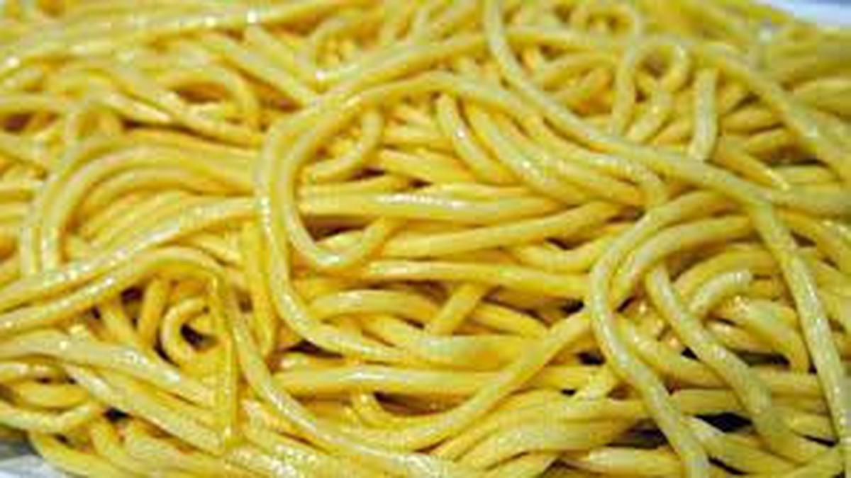 Trik Membersihkan Mi Kuning agar Bebas Rasa Kapur dengan Bahan ...