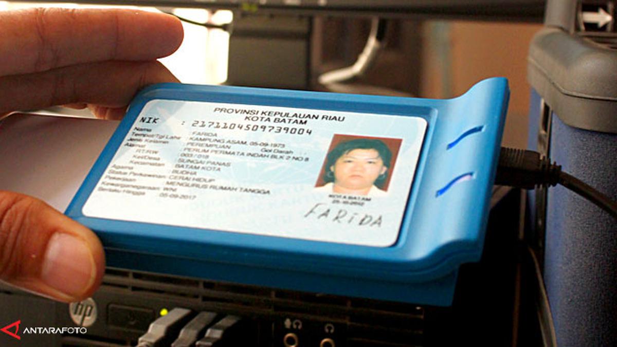 Kontroversi e-KTP, Kemendagri Pamer Card Reader ke DPR - News Liputan6.com