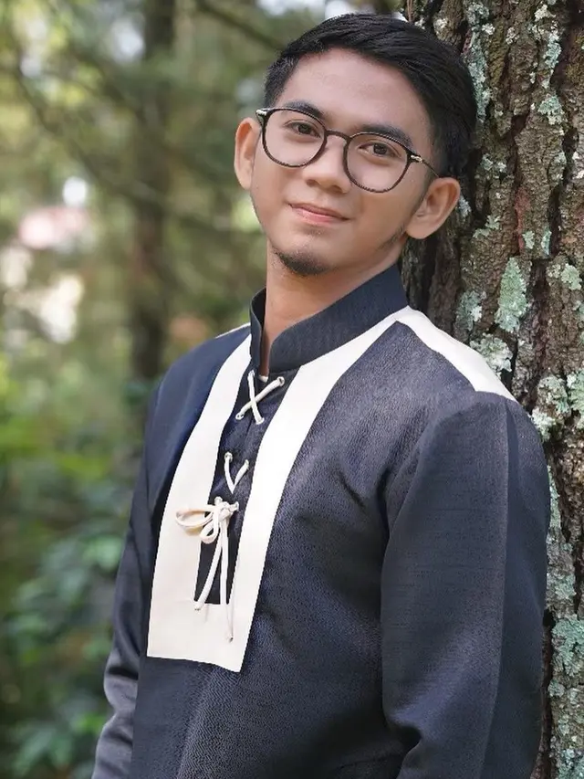 6 Potret Rizki D’Academy yang Kini Berjenggot, Makin Dewasa - Hot Liputan6.com