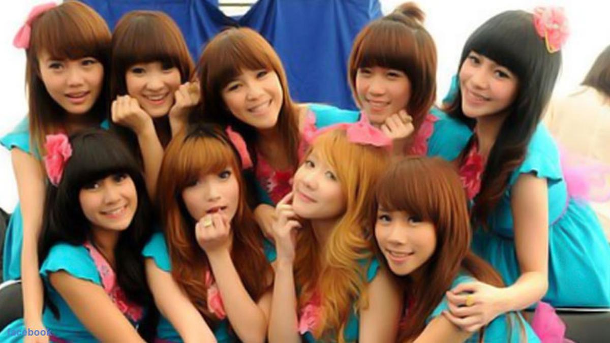 Asyiknya, Cherrybelle Dikasih Handphone Sama Fans - ShowBiz Liputan6.com