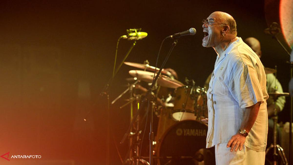 Phil Perry Kembali 'Menghipnotis' Pengunjung Java Jazz 2013 - ShowBiz ...