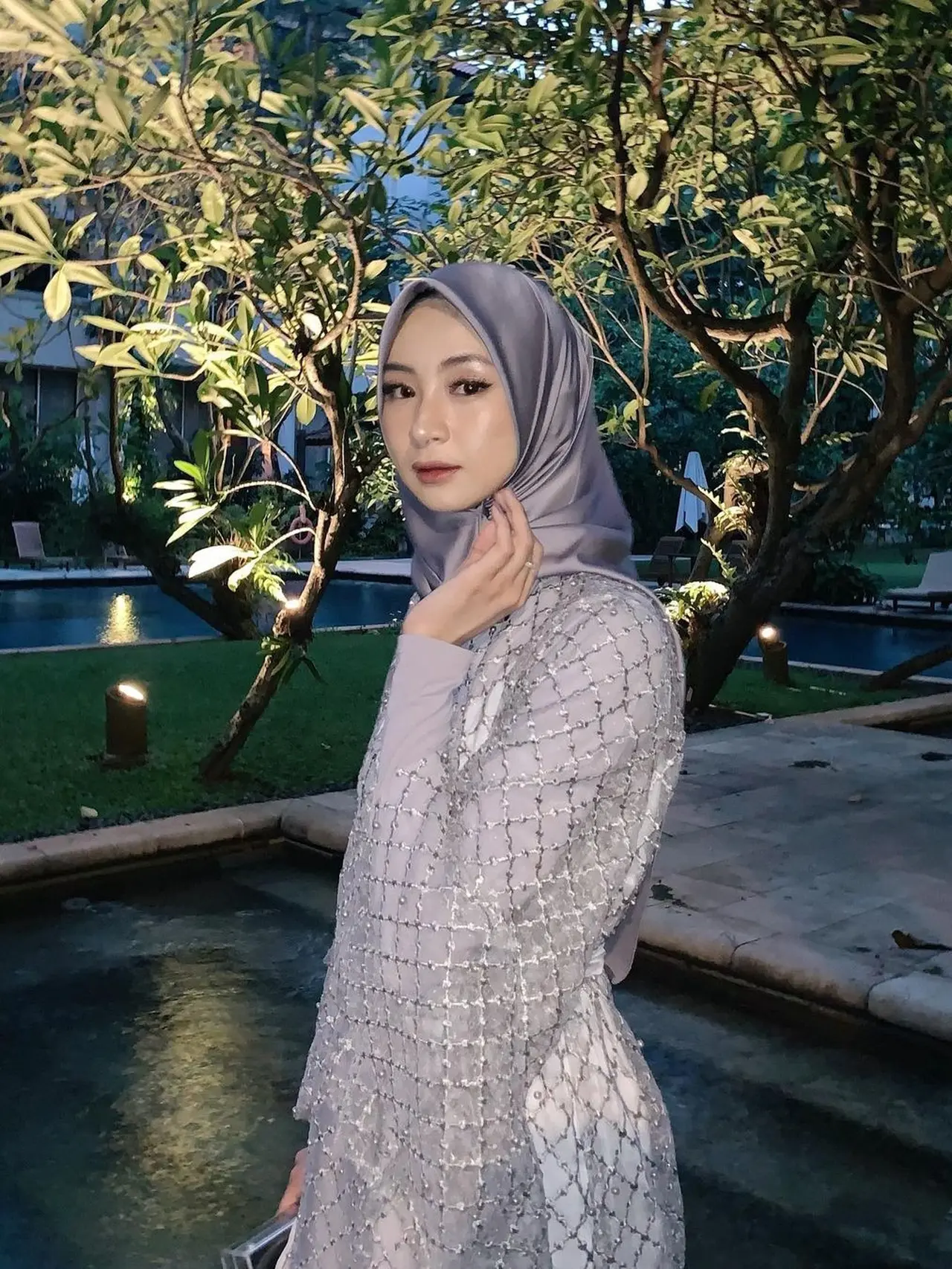Jarang Tersorot, Ini 6 Potret Terbaru Febiola Novita yang Kini Berhijab ...