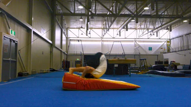 Gerakan Mengguling ke Depan Memerlukan Unsur? Simak Penjelasannya ...