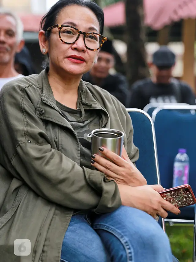 Chicha Koeswoyo Berduka, Sang Nenek Meninggal Dunia - ShowBiz Liputan6.com