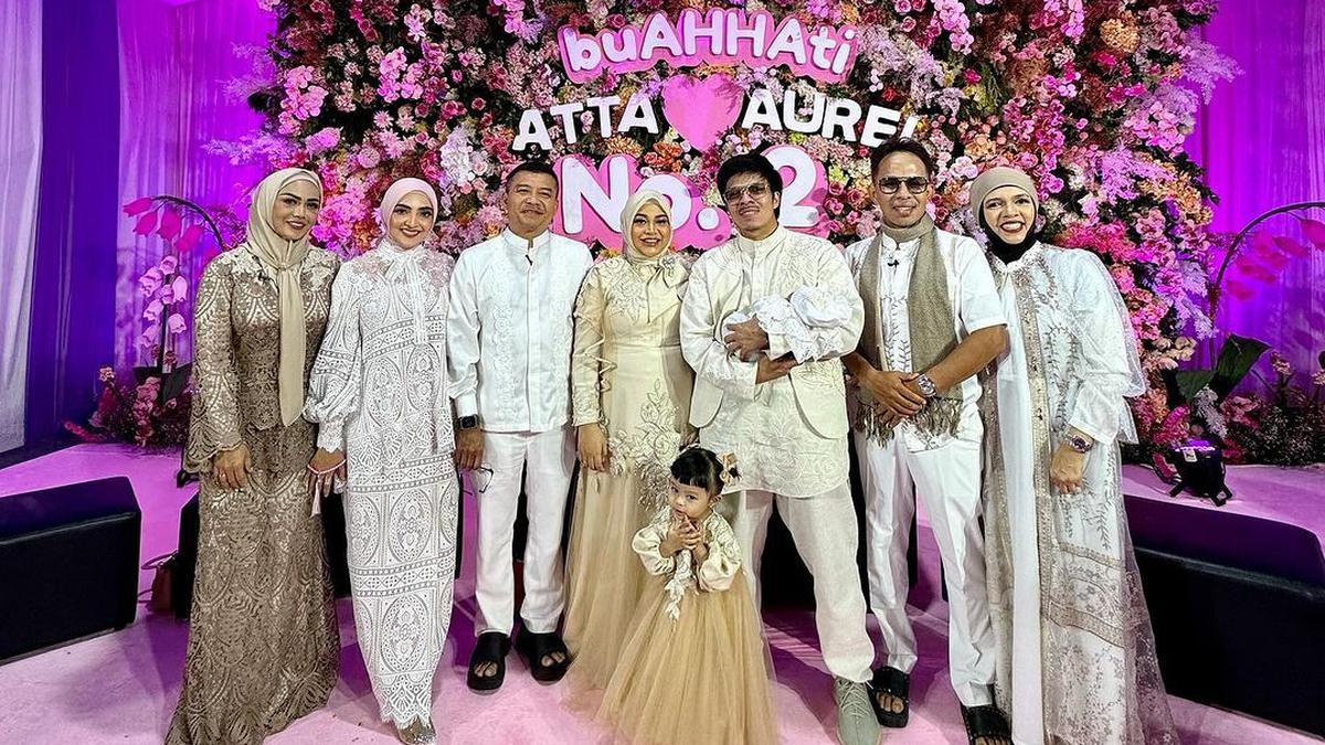 6 Potret Elegan Keluarga di Acara Aqiqah Anak Kedua Aurel Hermansyah-Atta Halilintar, Pakai ...