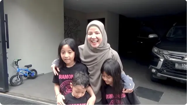 7 Potret Desta dan Natasha Rizky Kompak Antar Anak Sunat, Kembali ...