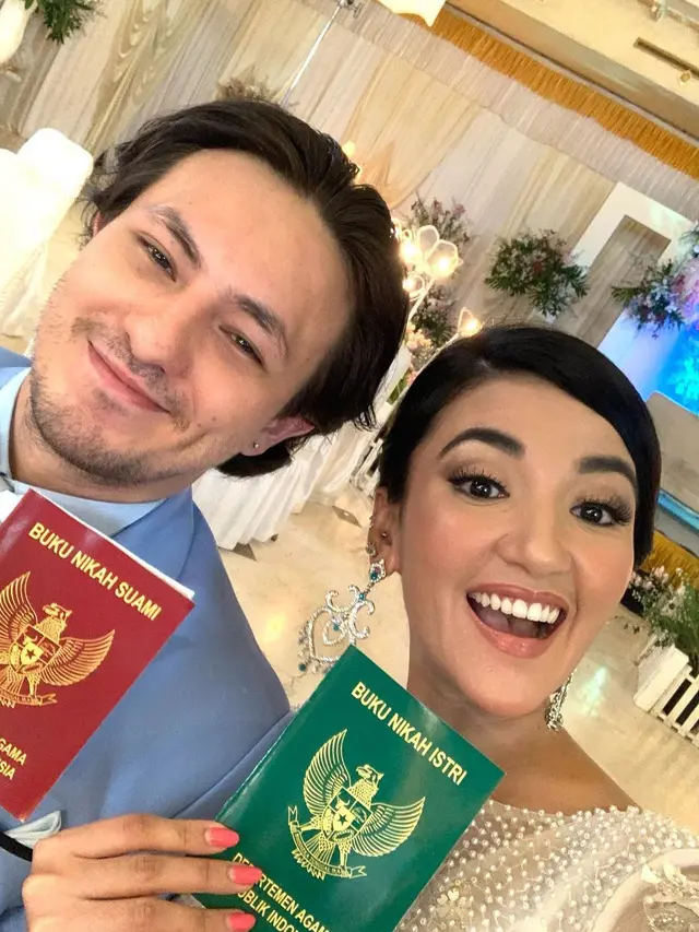 6 Potret Kebersamaan Tsania Marwa dan Dylan Carr, Pamer Buku Nikah - Hot Liputan6.com