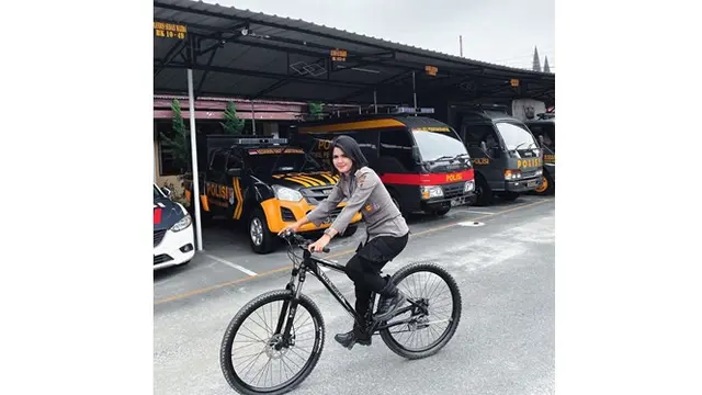 Pernah Bikin Hotman Paris Kagum, Ini 6 Potret Terbaru Bripda Vani ...