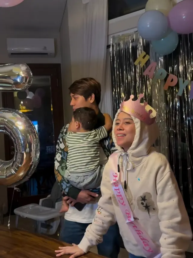 7 Momen Ulang Tahun Lesti Kejora ke-25, Dapat Kejutan Tengah Malam - Hot Liputan6.com