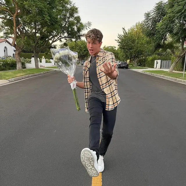 6 Fakta Jamie Miller, Penyanyi Lagu Here's Your Perfect yang Telah ...