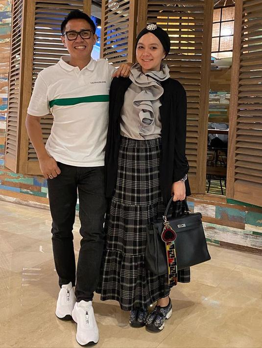 10 Potret Harmonis Eko Patrio dan Viona Rosalina Selama 19 Tahun ...