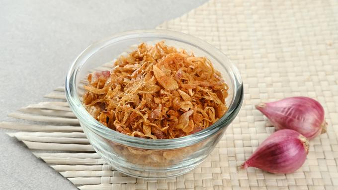 4 Cara Membuat Bawang Goreng yang Tidak Gosong - Food Fimela.com