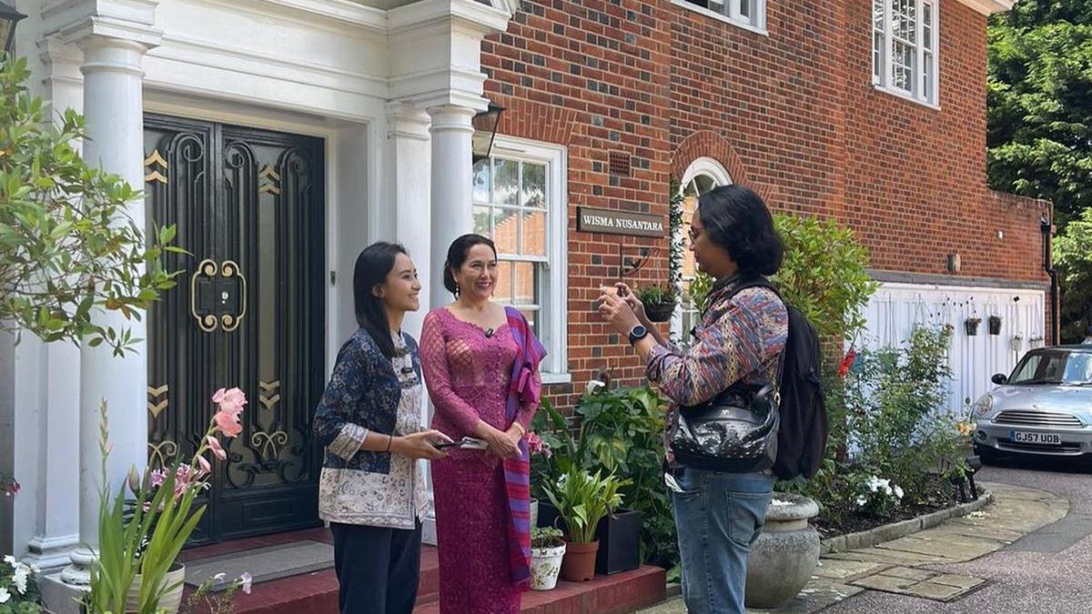 Potret Anggun Putri Sukarno Kartika Soekarno Berkebaya pada HUT ke-78 ...