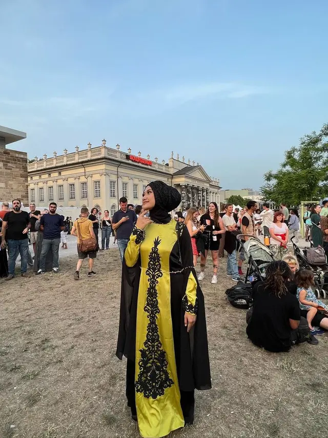 6 Potret Nazla Zain, Vokalis Grup Kasidah Nasida Ria yang Tampil di ...