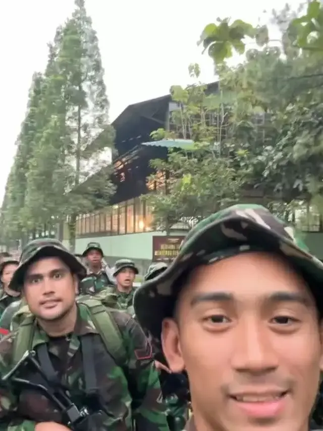 7 Potret Daffa Wardhana Ikut Latihan Militer Kopassus, Antusias Pakai ...