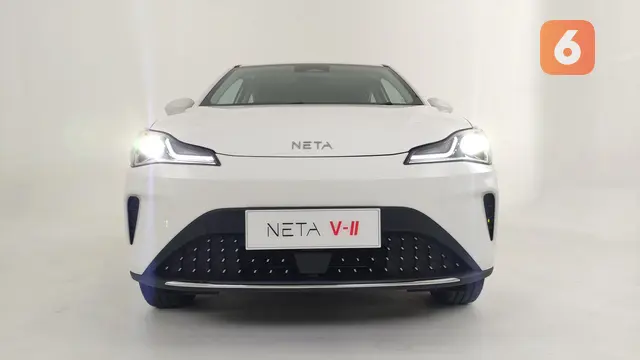 Melihat Lebih Dekat Mobil Listrik Neta V-II yang Baru Debut di PEVS 2024 - Otomotif Liputan6.com