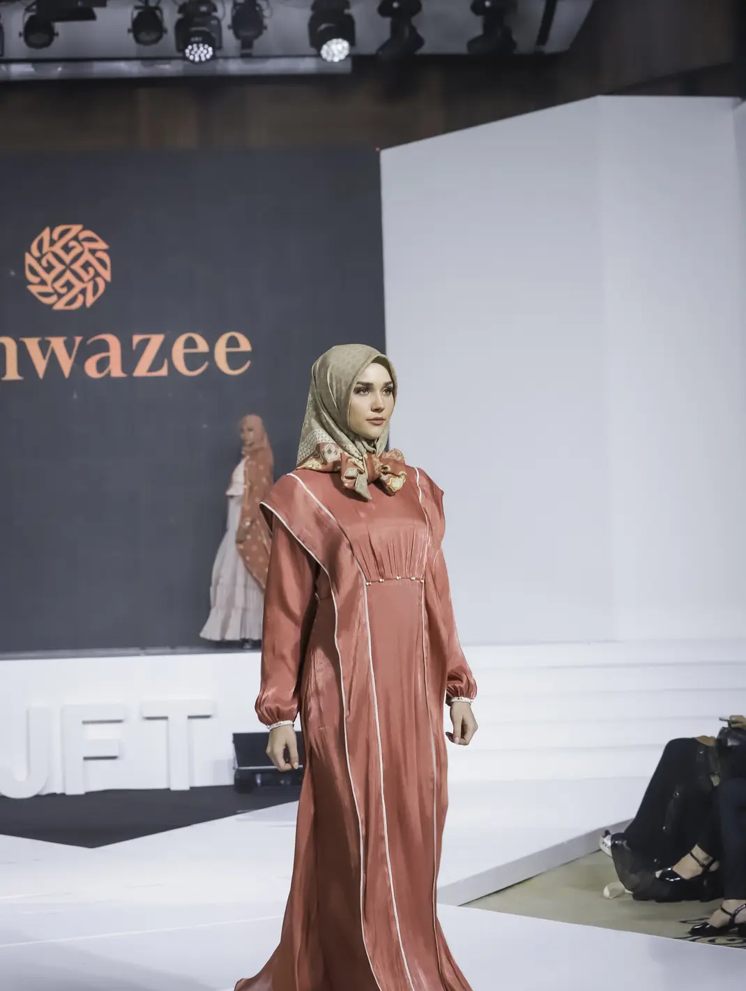 Model Seragam Baju Lebaran 2023 dari Keluarga Angelina Sondakh-Adelia Pasha