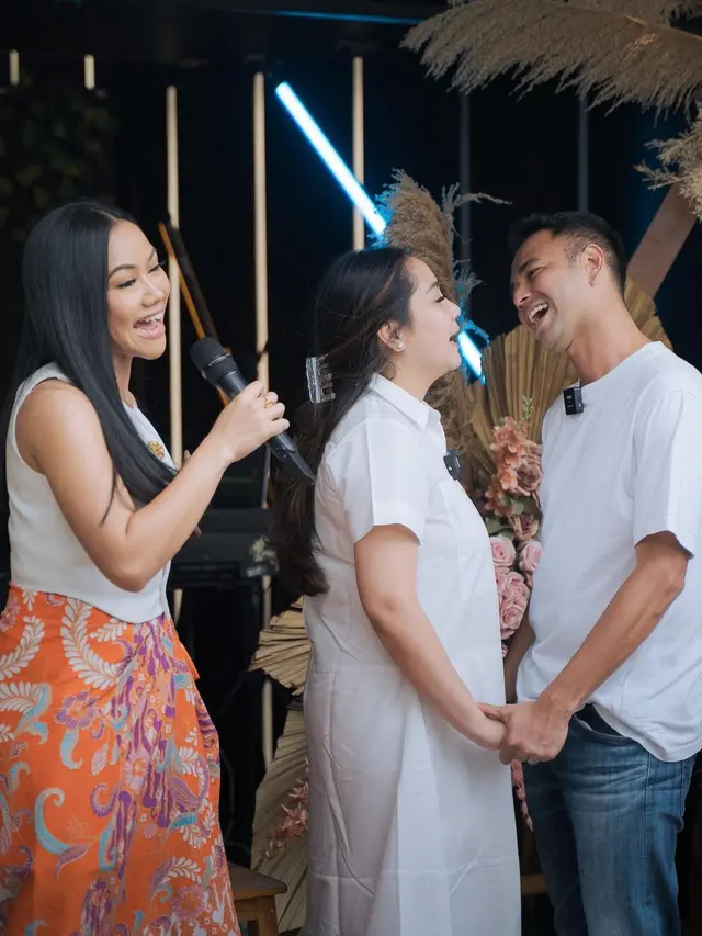 Tangis Nagita Pecah, Raffi Ahmad Kasih Kado Spesial di Hari Ulang Tahun - Hot Liputan6.com