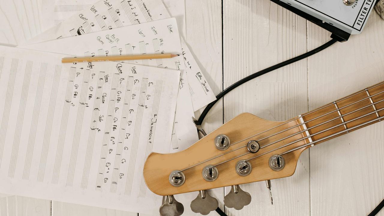 Chord Wanita Masih Banyak Stand Here Alone Nada Dasar G, Gitaris Pemula Wajib Coba