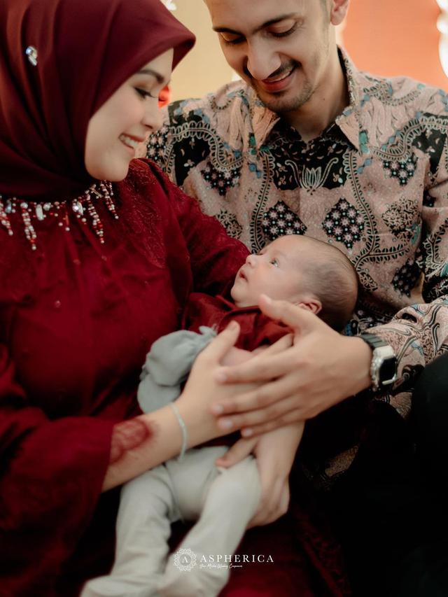 6 Momen Aqiqah Baby Omar Anak Kedua Vebby Palwinta dan Razi Bawazier ...
