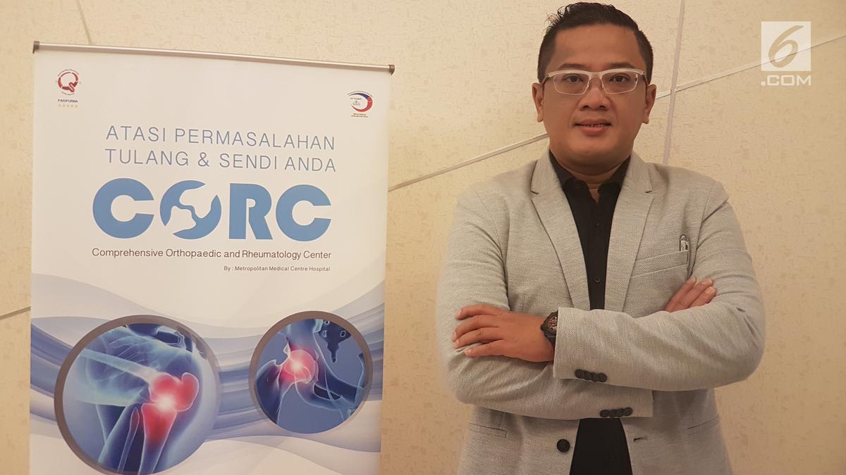 Dokter Andjar Tekuni Bedah Ortopedi Usai Operasi 6.000 Pasien