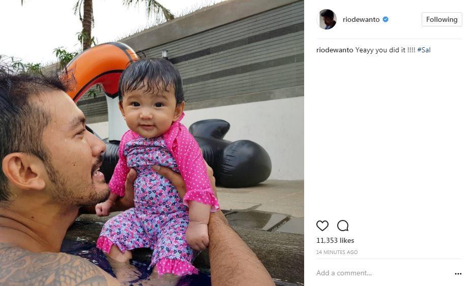 Bikin Heboh, Lucunya Anak Rio Dewanto Berenang Pertama Kali - ShowBiz ...