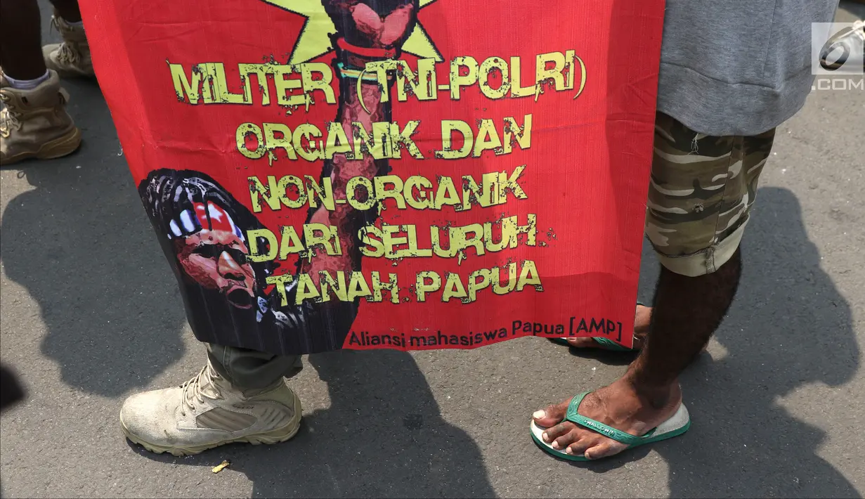 FOTO: Peringati 49 Tahun Pepera, Pemuda Papua Berunjuk Rasa di Depan ...